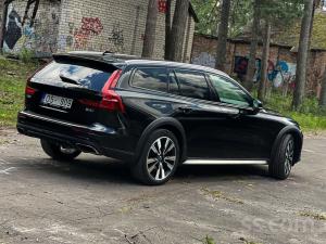 Black Volvo V60 2021 in Riga, with an engine capacity of 2.00 L and mileage of 210 thousand km for 24000 €, photo 10 on AUTOMOTO.COM.LV