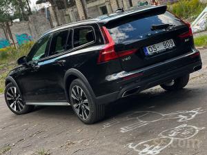 Black Volvo V60 2021 in Riga, with an engine capacity of 2.00 L and mileage of 210 thousand km for 24000 €, photo 18 on AUTOMOTO.COM.LV