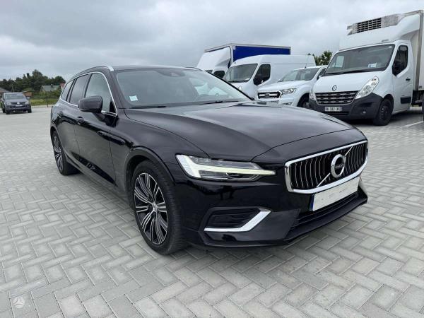 Black Volvo V60 2021 in Taurage, with an engine capacity of 2.00 L and mileage of 252 thousand km for 15700 €, photo 3 on AUTOMOTO.COM.LV