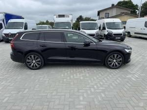 Black Volvo V60 2021 in Taurage, with an engine capacity of 2.00 L and mileage of 252 thousand km for 15700 €, photo 5 on AUTOMOTO.COM.LV