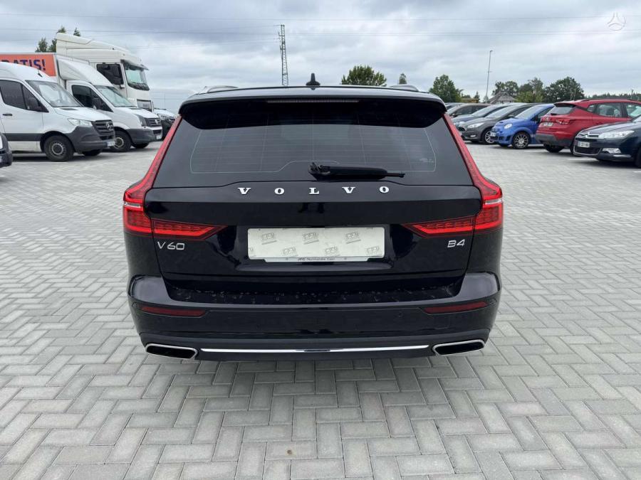 Black Volvo V60 2021 in Taurage, with an engine capacity of 2.00 L and mileage of 252 thousand km for 15700 €, photo 7 on AUTOMOTO.COM.LV