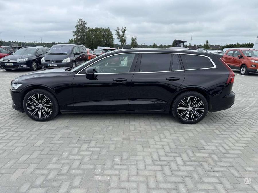 Black Volvo V60 2021 in Taurage, with an engine capacity of 2.00 L and mileage of 252 thousand km for 15700 €, photo 9 on AUTOMOTO.COM.LV