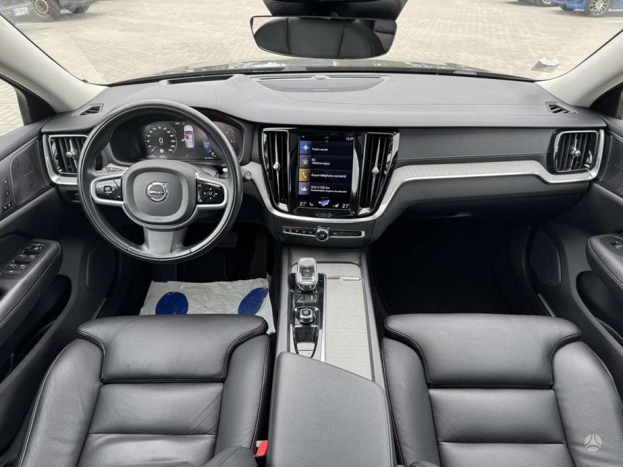 Black Volvo V60 2021 in Taurage, with an engine capacity of 2.00 L and mileage of 252 thousand km for 15700 €, photo 13 on AUTOMOTO.COM.LV