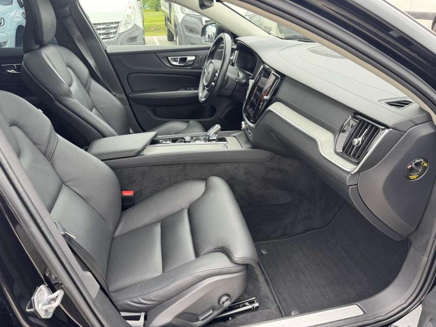 Black Volvo V60 2021 in Taurage, with an engine capacity of 2.00 L and mileage of 252 thousand km for 15700 €, photo 14 on AUTOMOTO.COM.LV