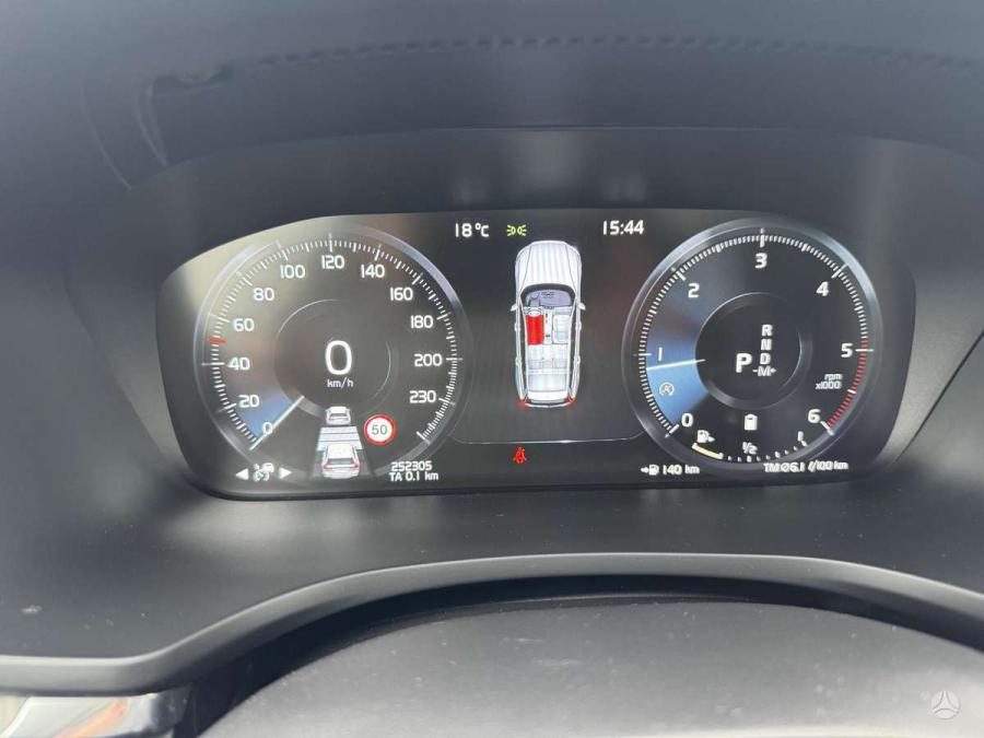 Black Volvo V60 2021 in Taurage, with an engine capacity of 2.00 L and mileage of 252 thousand km for 15700 €, photo 17 on AUTOMOTO.COM.LV