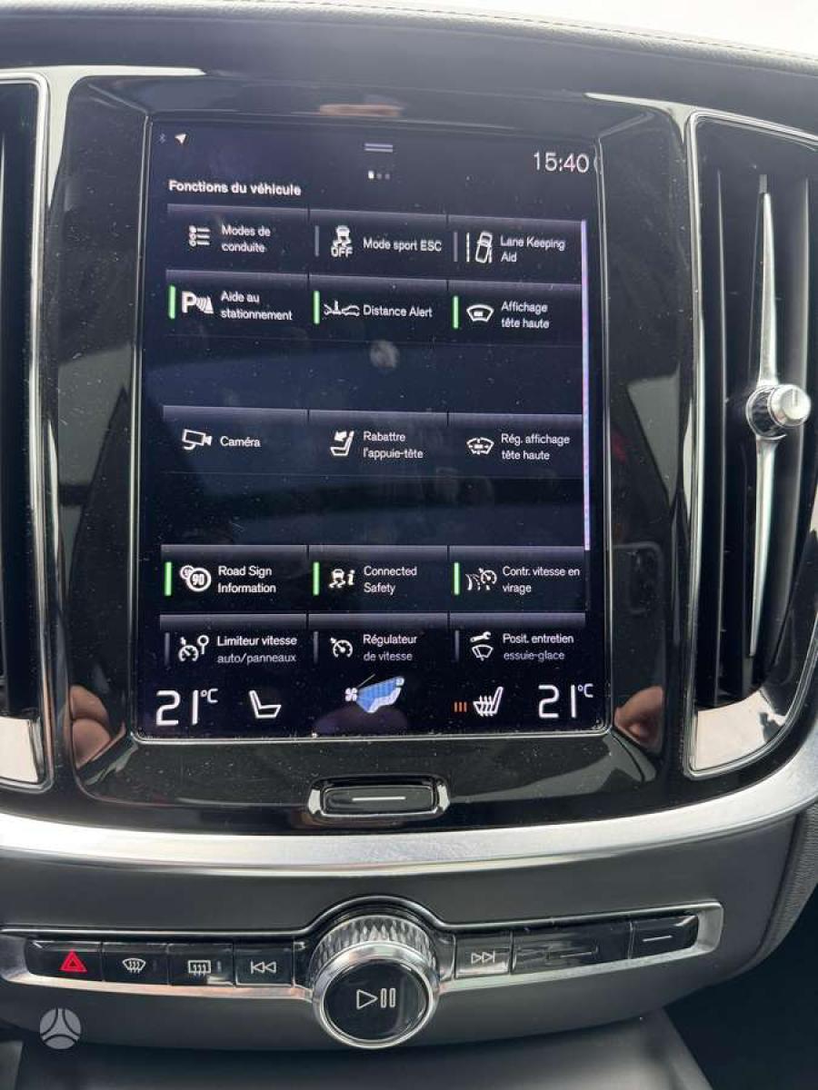 Black Volvo V60 2021 in Taurage, with an engine capacity of 2.00 L and mileage of 252 thousand km for 15700 €, photo 18 on AUTOMOTO.COM.LV