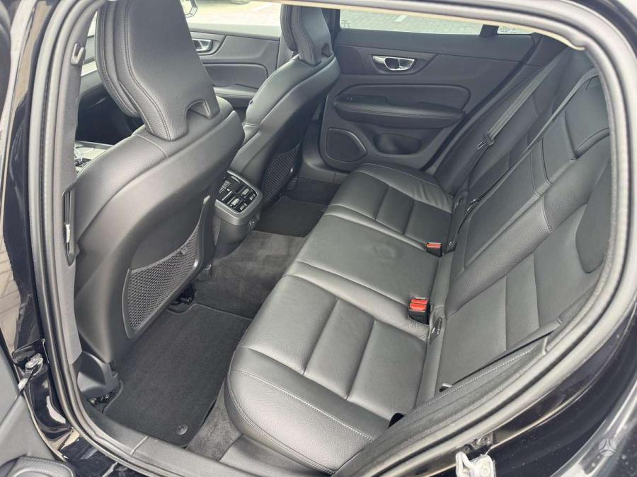 Black Volvo V60 2021 in Taurage, with an engine capacity of 2.00 L and mileage of 252 thousand km for 15700 €, photo 20 on AUTOMOTO.COM.LV