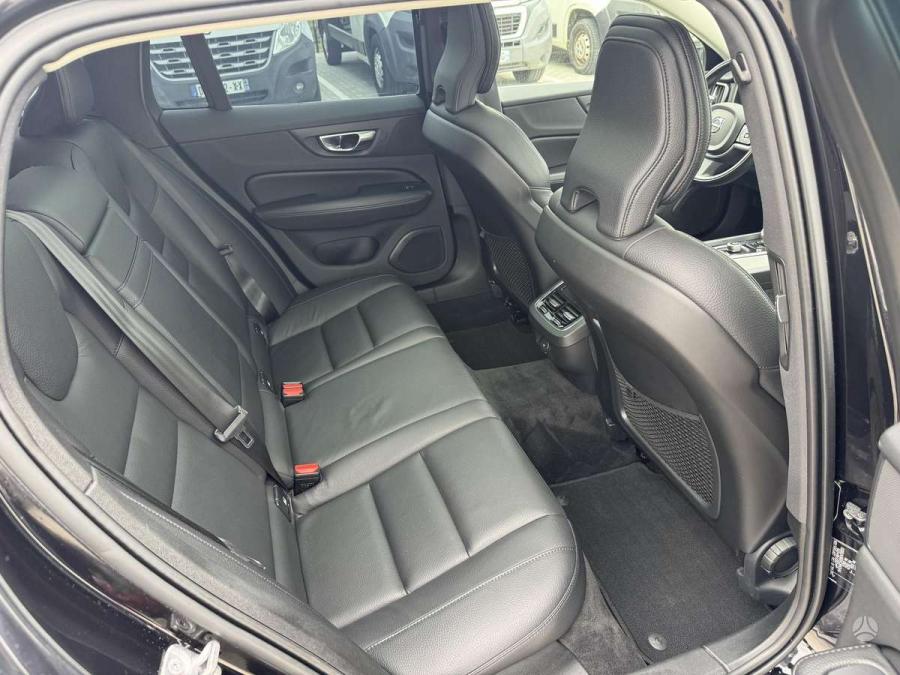 Black Volvo V60 2021 in Taurage, with an engine capacity of 2.00 L and mileage of 252 thousand km for 15700 €, photo 21 on AUTOMOTO.COM.LV