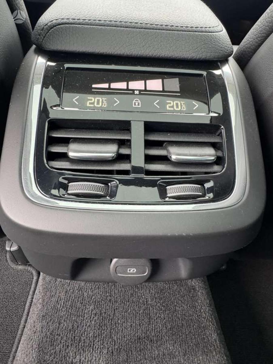 Black Volvo V60 2021 in Taurage, with an engine capacity of 2.00 L and mileage of 252 thousand km for 15700 €, photo 22 on AUTOMOTO.COM.LV
