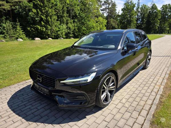 Black Volvo V60 2021 in Telschi, with an engine capacity of 1.97 L and mileage of 250 thousand km for 16800 €, photo 1 on AUTOMOTO.COM.LV