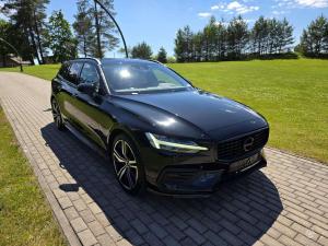 Black Volvo V60 2021 in Telschi, with an engine capacity of 1.97 L and mileage of 250 thousand km for 16800 €, photo 3 on AUTOMOTO.COM.LV