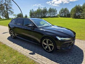 Black Volvo V60 2021 in Telschi, with an engine capacity of 1.97 L and mileage of 250 thousand km for 16800 €, photo 9 on AUTOMOTO.COM.LV