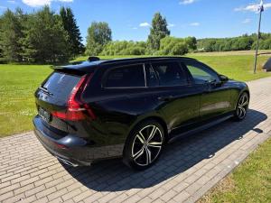 Black Volvo V60 2021 in Telschi, with an engine capacity of 1.97 L and mileage of 250 thousand km for 16800 €, photo 10 on AUTOMOTO.COM.LV