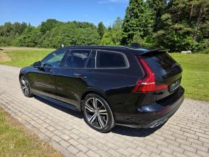 Black Volvo V60 2021 in Telschi, with an engine capacity of 1.97 L and mileage of 250 thousand km for 16800 €, photo 11 on AUTOMOTO.COM.LV