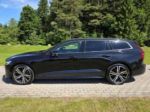 Black Volvo V60 2021 in Telschi, with an engine capacity of 1.97 L and mileage of 250 thousand km for 16800 €, photo 12 on AUTOMOTO.COM.LV