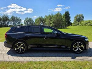 Black Volvo V60 2021 in Telschi, with an engine capacity of 1.97 L and mileage of 250 thousand km for 16800 €, photo 13 on AUTOMOTO.COM.LV