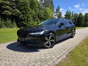 Black Volvo V60 2021 in Telschi, with an engine capacity of 1.97 L and mileage of 250 thousand km for 16800 €, photo 15 on AUTOMOTO.COM.LV