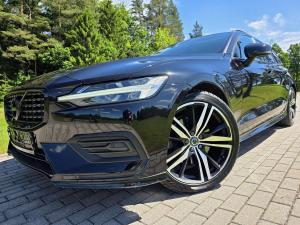 Black Volvo V60 2021 in Telschi, with an engine capacity of 1.97 L and mileage of 250 thousand km for 16800 €, photo 16 on AUTOMOTO.COM.LV