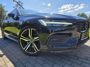 Black Volvo V60 2021 in Telschi, with an engine capacity of 1.97 L and mileage of 250 thousand km for 16800 €, photo 18 on AUTOMOTO.COM.LV
