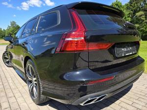 Black Volvo V60 2021 in Telschi, with an engine capacity of 1.97 L and mileage of 250 thousand km for 16800 €, photo 19 on AUTOMOTO.COM.LV