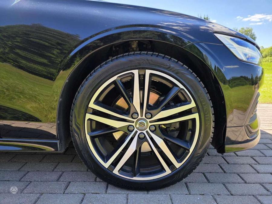 Black Volvo V60 2021 in Telschi, with an engine capacity of 1.97 L and mileage of 250 thousand km for 16800 €, photo 23 on AUTOMOTO.COM.LV