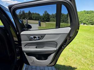 Black Volvo V60 2021 in Telschi, with an engine capacity of 1.97 L and mileage of 250 thousand km for 16800 €, photo 28 on AUTOMOTO.COM.LV