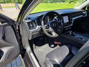 Black Volvo V60 2021 in Telschi, with an engine capacity of 1.97 L and mileage of 250 thousand km for 16800 €, photo 36 on AUTOMOTO.COM.LV