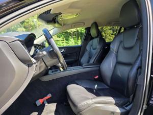 Black Volvo V60 2021 in Telschi, with an engine capacity of 1.97 L and mileage of 250 thousand km for 16800 €, photo 37 on AUTOMOTO.COM.LV