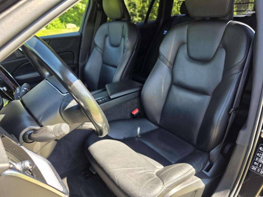 Black Volvo V60 2021 in Telschi, with an engine capacity of 1.97 L and mileage of 250 thousand km for 16800 €, photo 38 on AUTOMOTO.COM.LV
