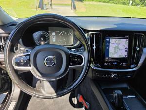 Black Volvo V60 2021 in Telschi, with an engine capacity of 1.97 L and mileage of 250 thousand km for 16800 €, photo 39 on AUTOMOTO.COM.LV
