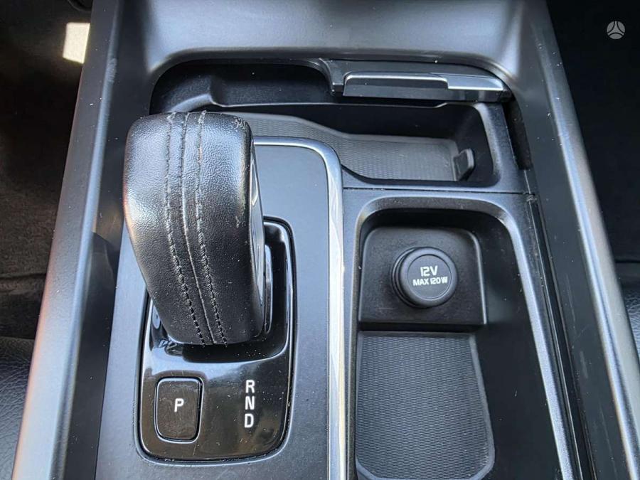 Black Volvo V60 2021 in Telschi, with an engine capacity of 1.97 L and mileage of 250 thousand km for 16800 €, photo 45 on AUTOMOTO.COM.LV