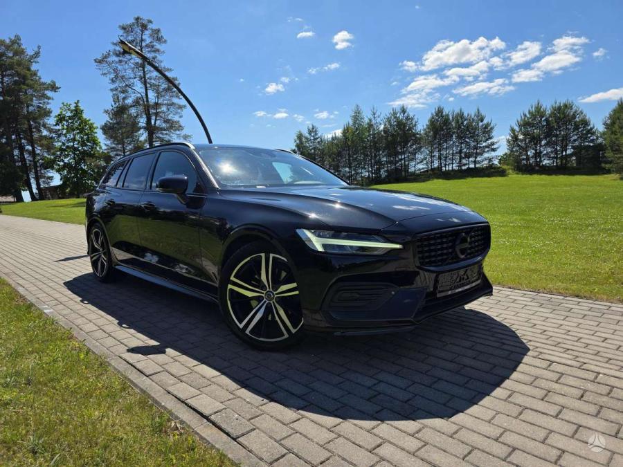 Black Volvo V60 2021 in Telschi, with an engine capacity of 1.97 L and mileage of 250 thousand km for 16800 €, photo 50 on AUTOMOTO.COM.LV