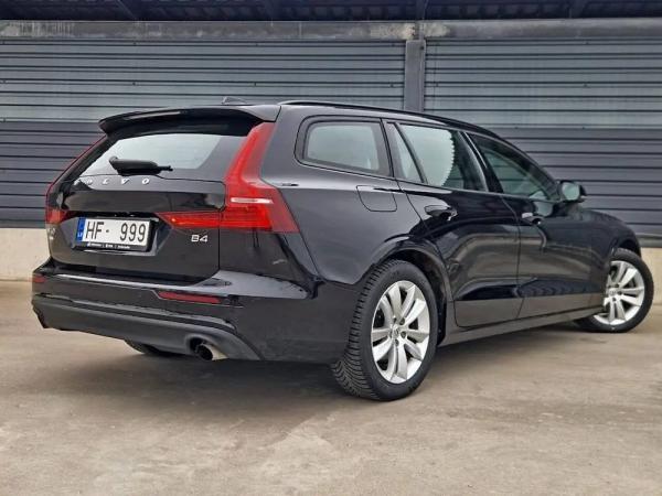 Black Volvo V60 2021 in Riga, with an engine capacity of 2.00 L and mileage of 73 thousand km for 25000 €, photo 2 on AUTOMOTO.COM.LV