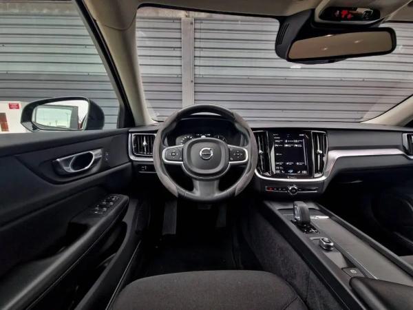 Black Volvo V60 2021 in Riga, with an engine capacity of 2.00 L and mileage of 73 thousand km for 25000 €, photo 5 on AUTOMOTO.COM.LV