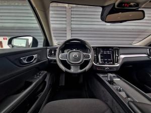 Black Volvo V60 2021 in Riga, with an engine capacity of 2.00 L and mileage of 73 thousand km for 25000 €, photo 6 on AUTOMOTO.COM.LV