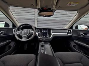 Black Volvo V60 2021 in Riga, with an engine capacity of 2.00 L and mileage of 73 thousand km for 25000 €, photo 7 on AUTOMOTO.COM.LV