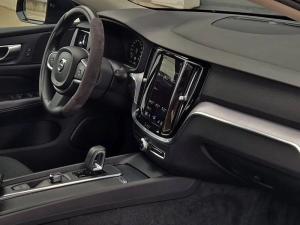 Black Volvo V60 2021 in Riga, with an engine capacity of 2.00 L and mileage of 73 thousand km for 25000 €, photo 9 on AUTOMOTO.COM.LV