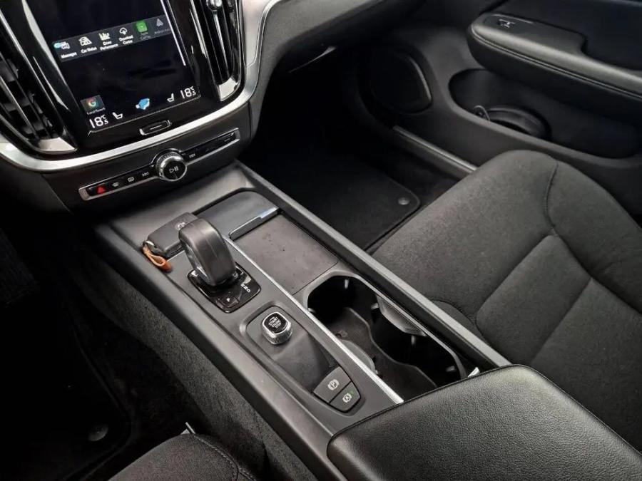 Black Volvo V60 2021 in Riga, with an engine capacity of 2.00 L and mileage of 73 thousand km for 25000 €, photo 17 on AUTOMOTO.COM.LV