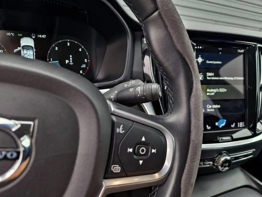 Black Volvo V60 2021 in Riga, with an engine capacity of 2.00 L and mileage of 73 thousand km for 25000 €, photo 19 on AUTOMOTO.COM.LV