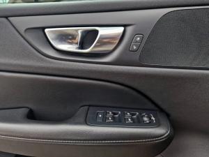 Black Volvo V60 2021 in Riga, with an engine capacity of 2.00 L and mileage of 73 thousand km for 25000 €, photo 20 on AUTOMOTO.COM.LV