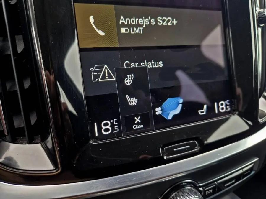 Black Volvo V60 2021 in Riga, with an engine capacity of 2.00 L and mileage of 73 thousand km for 25000 €, photo 21 on AUTOMOTO.COM.LV