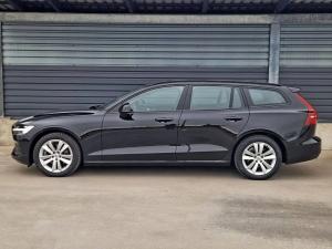 Black Volvo V60 2021 in Riga, with an engine capacity of 2.00 L and mileage of 73 thousand km for 25000 €, photo 26 on AUTOMOTO.COM.LV