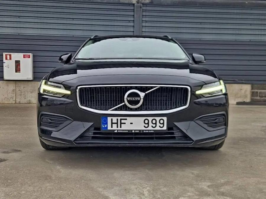 Black Volvo V60 2021 in Riga, with an engine capacity of 2.00 L and mileage of 73 thousand km for 25000 €, photo 32 on AUTOMOTO.COM.LV