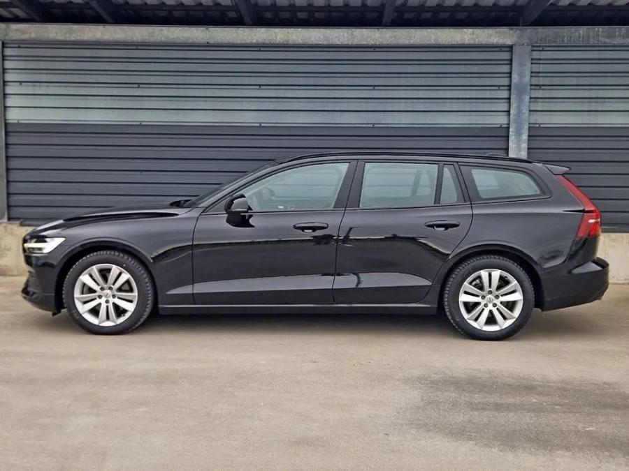 Black Volvo V60 2021 in Riga, with an engine capacity of 2.00 L and mileage of 73 thousand km for 25000 €, photo 36 on AUTOMOTO.COM.LV