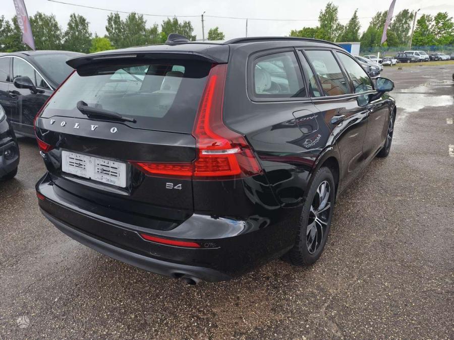 Melns Volvo V60 2021 Panevēža, ar dzinēja tilpumu 2.00 L un nobraukumu 229 tūkst. km par 13500 €, foto 5 vietnē AUTOMOTO.COM.LV