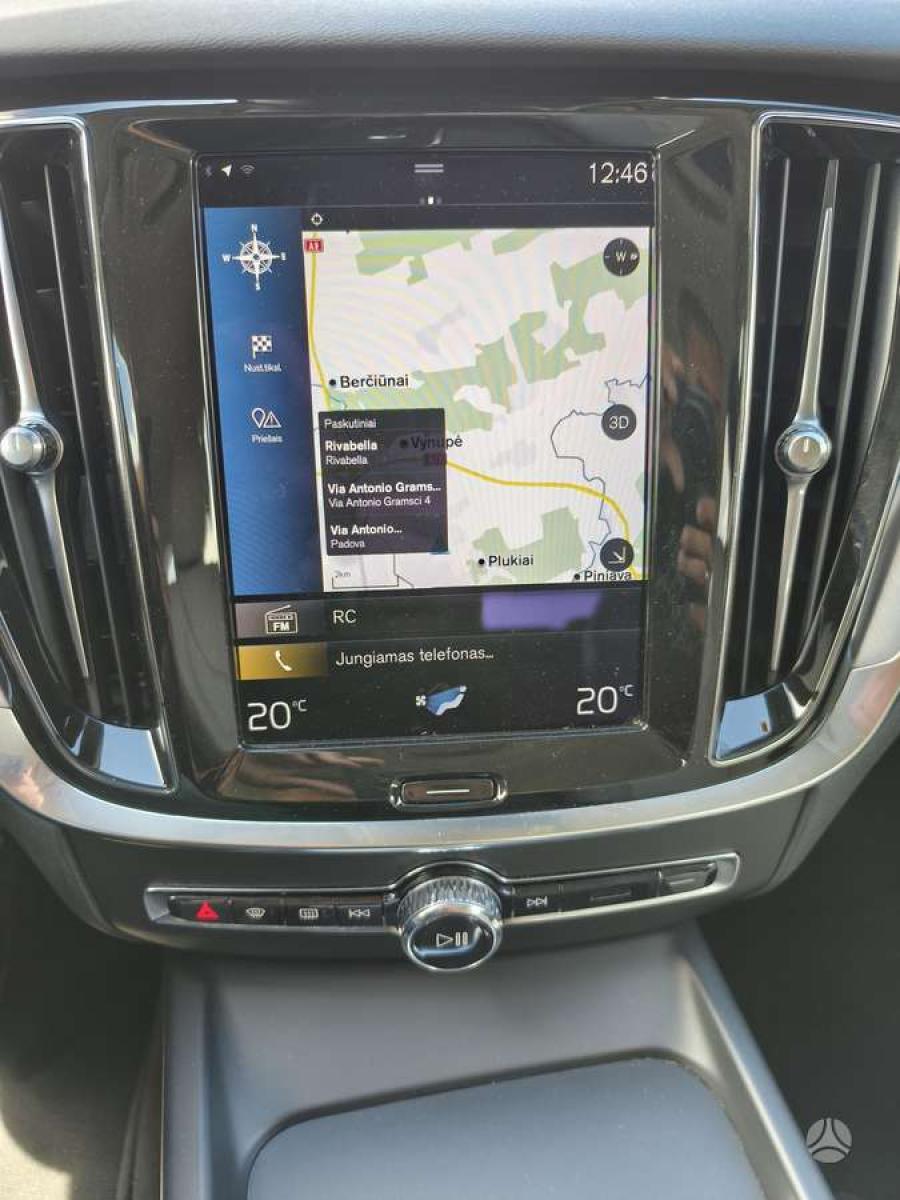 Melns Volvo V60 2021 Panevēža, ar dzinēja tilpumu 2.00 L un nobraukumu 229 tūkst. km par 13500 €, foto 17 vietnē AUTOMOTO.COM.LV