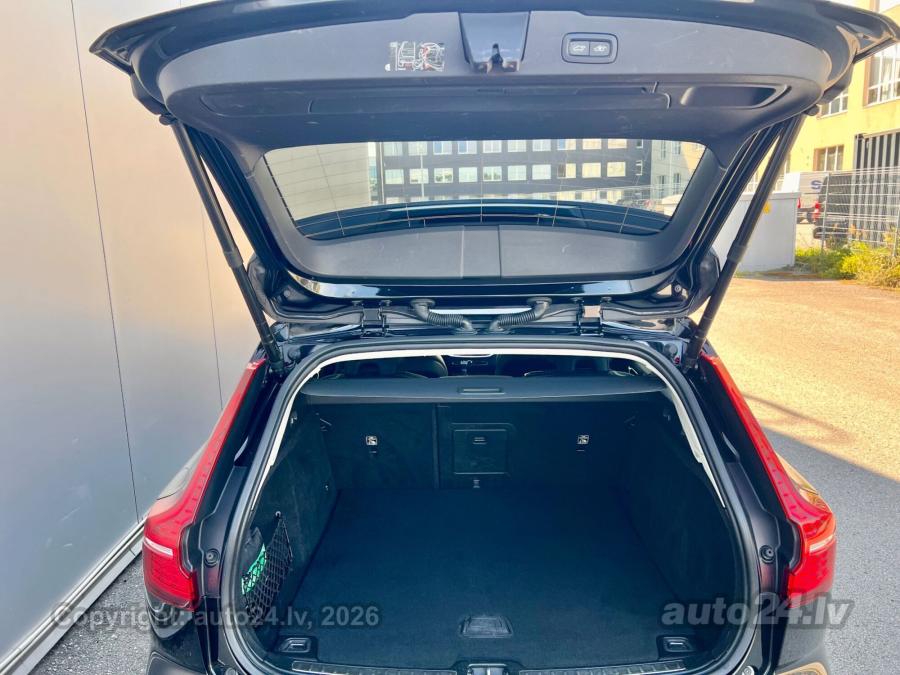 Melns Volvo V60 2021 Tallina, ar dzinēja tilpumu 2.00 L un nobraukumu 130 tūkst. km par 17500 €, foto 22 vietnē AUTOMOTO.COM.LV