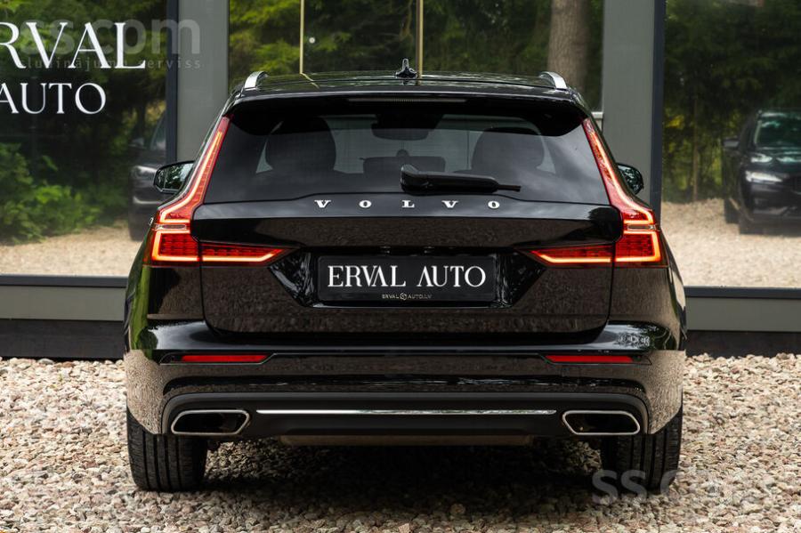 Black Volvo V60 2021 in Jelgava, with an engine capacity of 2.00 L and mileage of 163 thousand km for 19500 €, photo 6 on AUTOMOTO.COM.LV