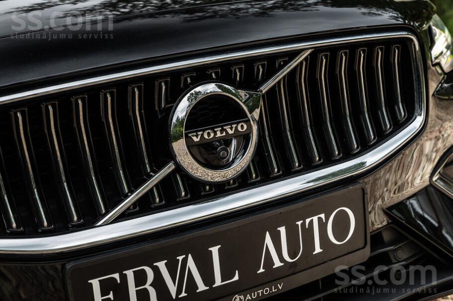 Black Volvo V60 2021 in Jelgava, with an engine capacity of 2.00 L and mileage of 163 thousand km for 19500 €, photo 8 on AUTOMOTO.COM.LV