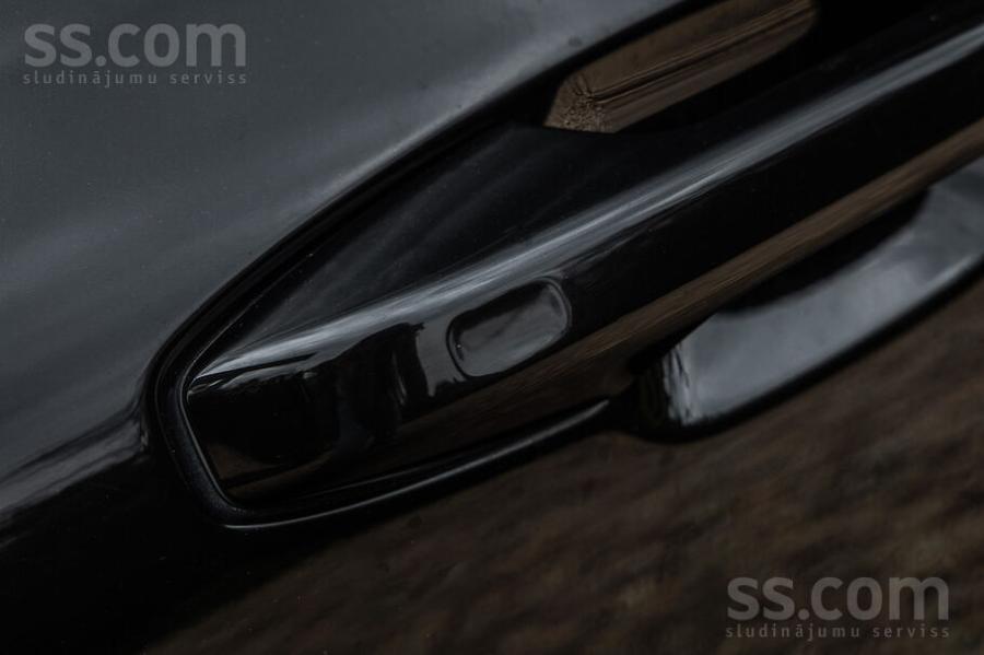 Black Volvo V60 2021 in Jelgava, with an engine capacity of 2.00 L and mileage of 163 thousand km for 19500 €, photo 9 on AUTOMOTO.COM.LV